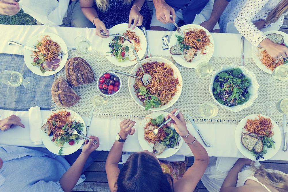 Visit a supper club for an intimate dinner | Psychologies