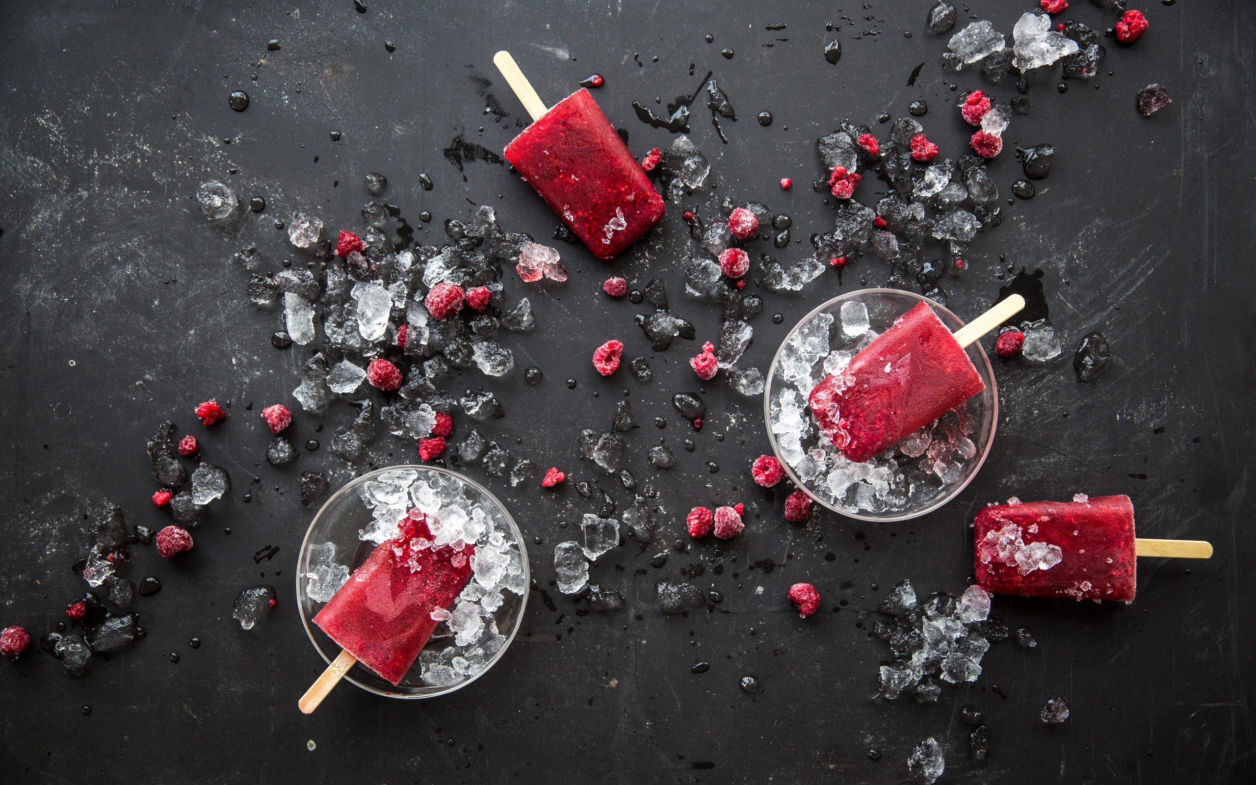 Peach and raspberry iced tea lollies | Psychologies